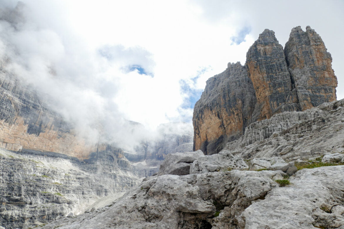 Trekking al Rifugio Brentei e al Rifugio Alimonta nelle Dolomiti di ...